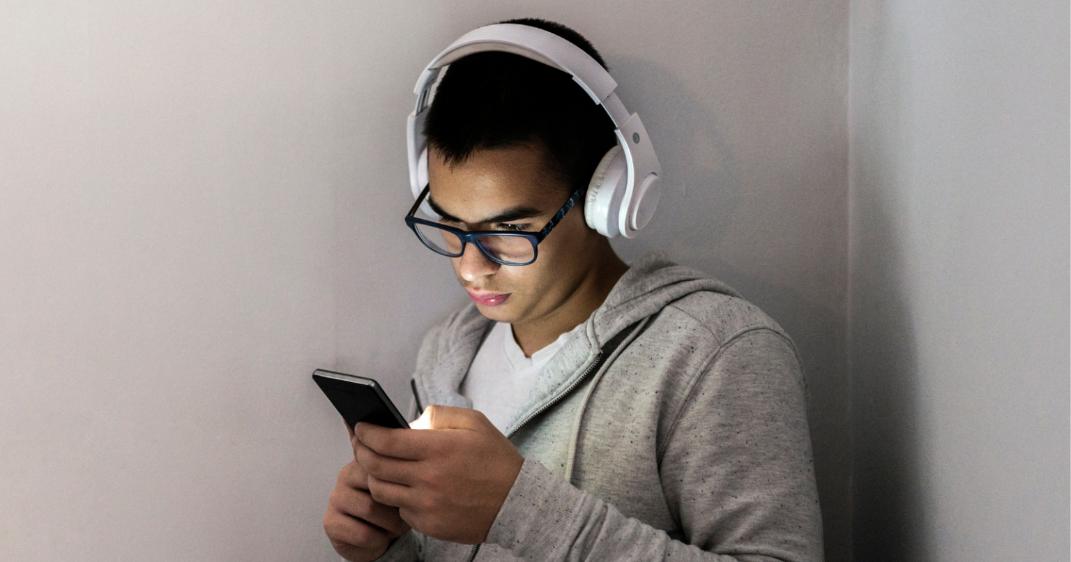 7 habits of people who seek validation online but feel disconnected in ...